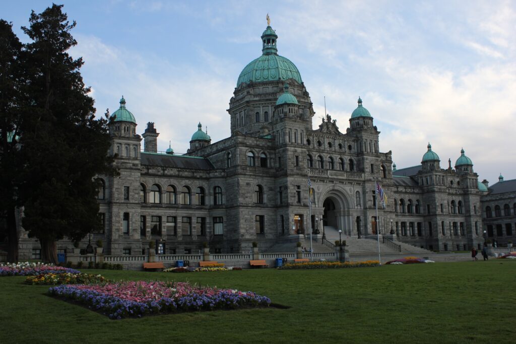 Travel Guide: Victoria : the pink travel society
